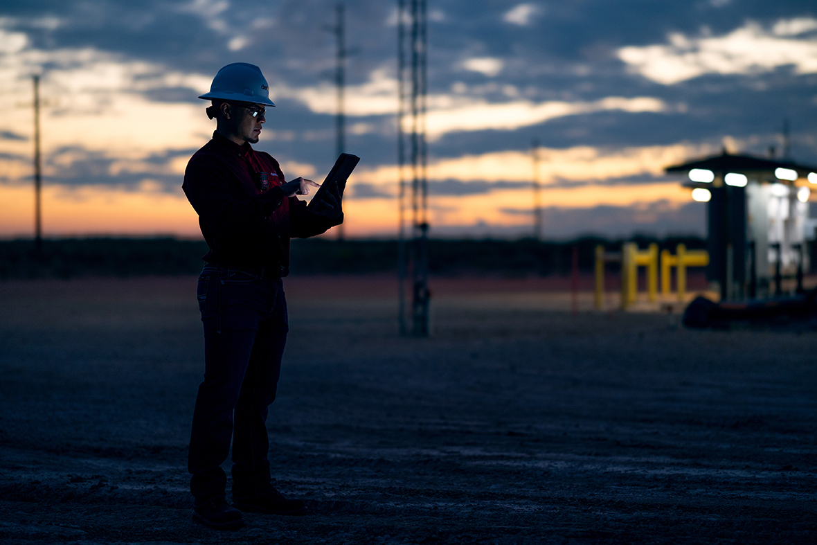 AI and the 300-Billion-Barrel Oil Gap: Devon and others test AI tools ...